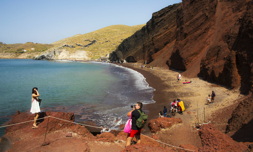 Mange trosser advarslene for å oppleve den spektakulære røde stranda ...