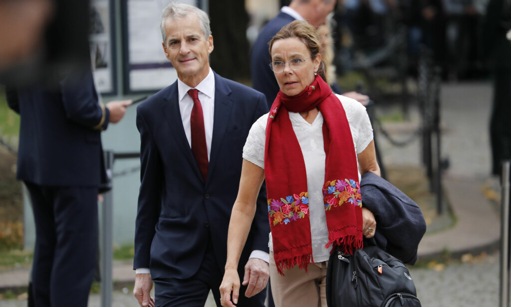 Kong Harald og dronning Sonjas gullbryllup - - Hyllet av «Skam»-stjerne ...